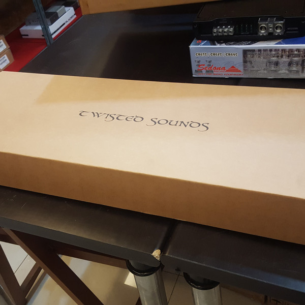 최상위 TWISTED SOUND 200와트4채널앰프 + 얼티메이텀 3800D 우퍼전용 앰프 패키지